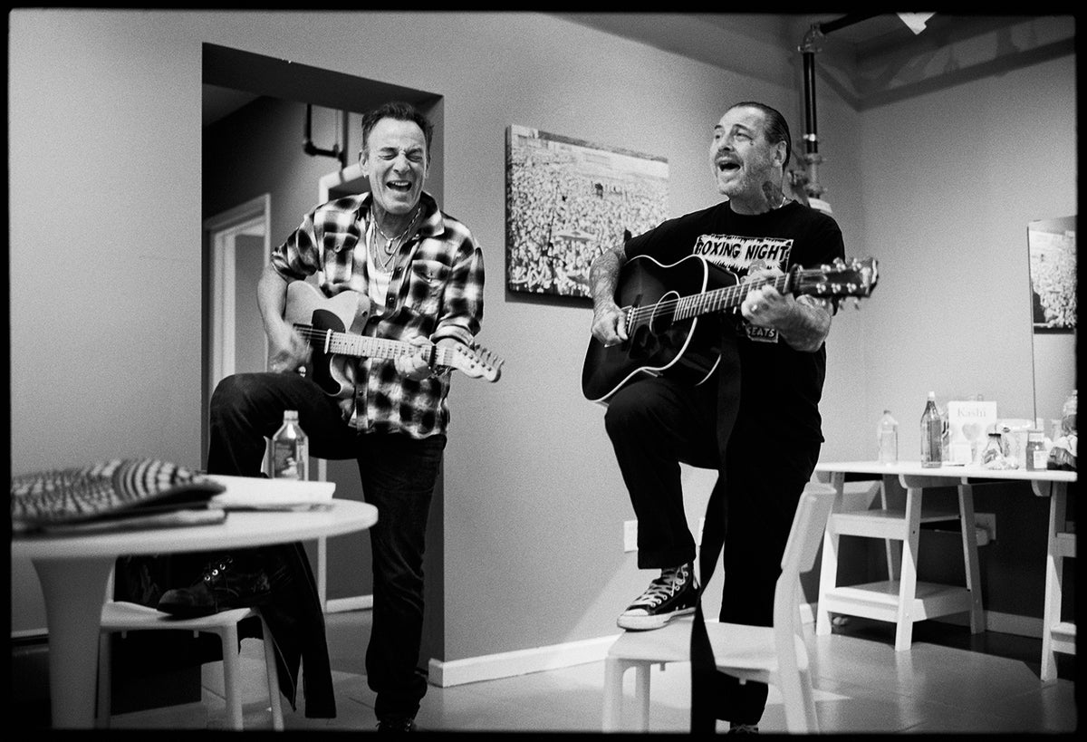 Mike Ness and Bruce Springsteen (Sea.Hear.Now, 2018) – Transparent ...