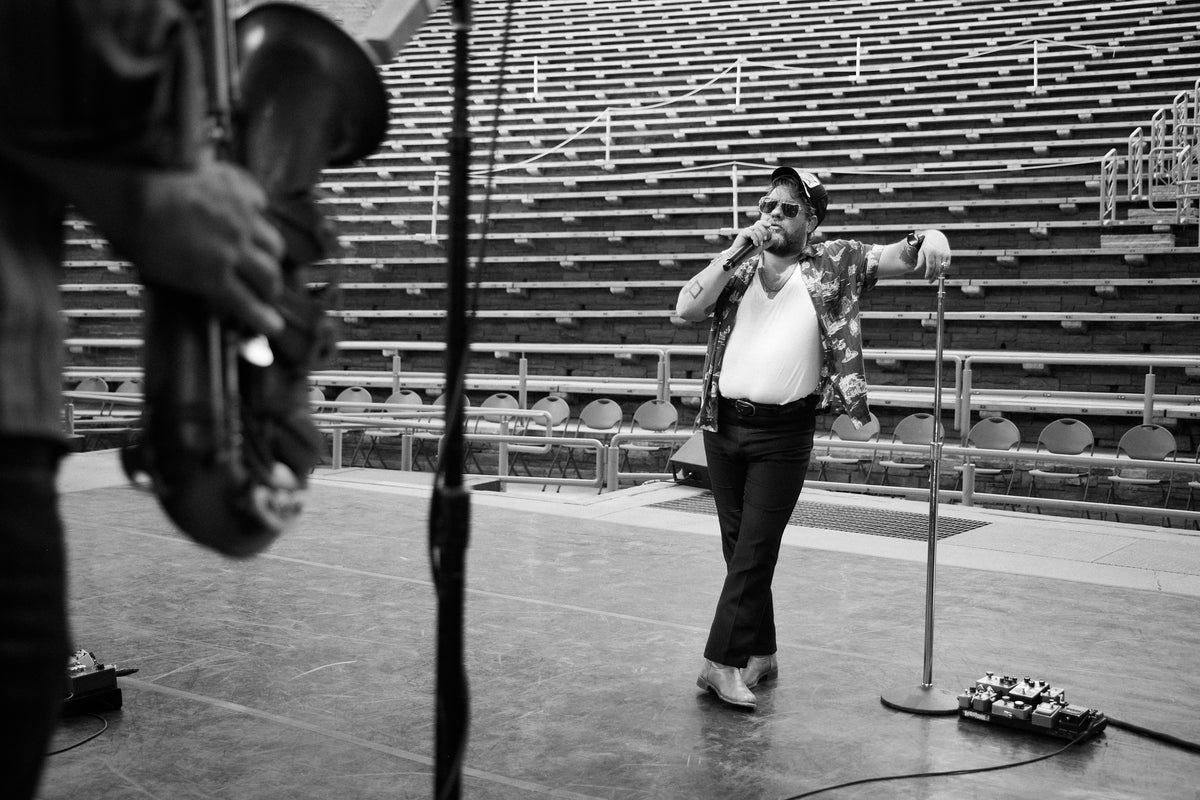 Nathaniel Rateliff (Red Rocks, 2023) – Transparent Clinch Gallery