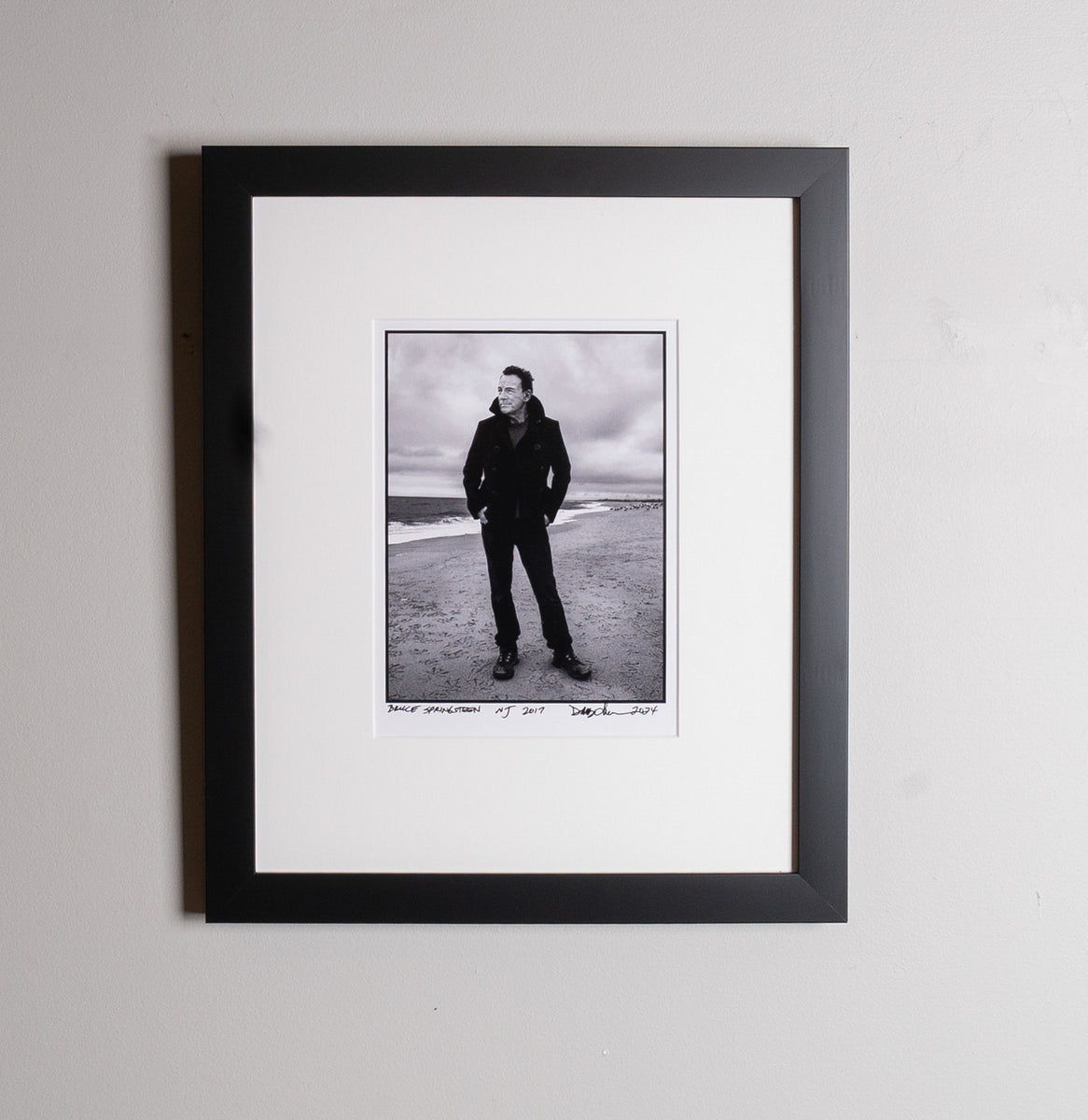 Bruce Springsteen (New Jersey, 2017) Framed 8x10 – Transparent Clinch ...
