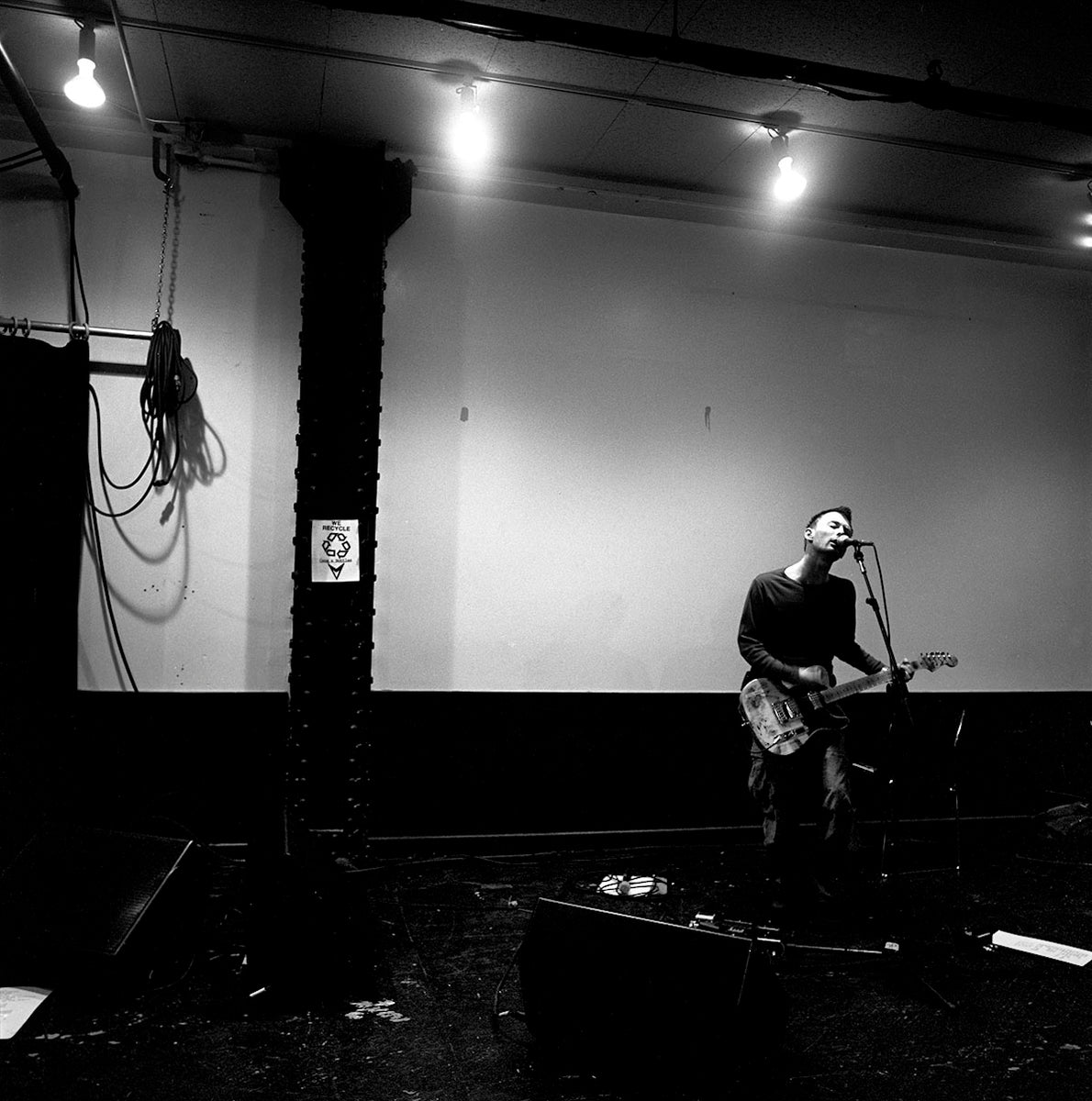 Thom Yorke (Hammerstein Ballroom, NY, 1997) – Transparent Clinch Gallery