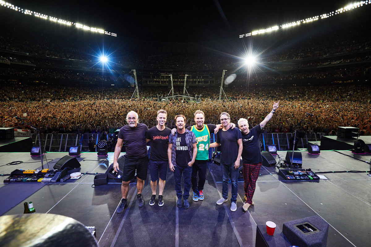 Pearl Jam (Seattle, 2018) – Transparent Clinch Gallery